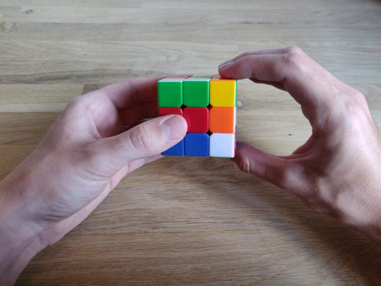 Easy Rubik’s Cube magic trick explained (illustrated guide)