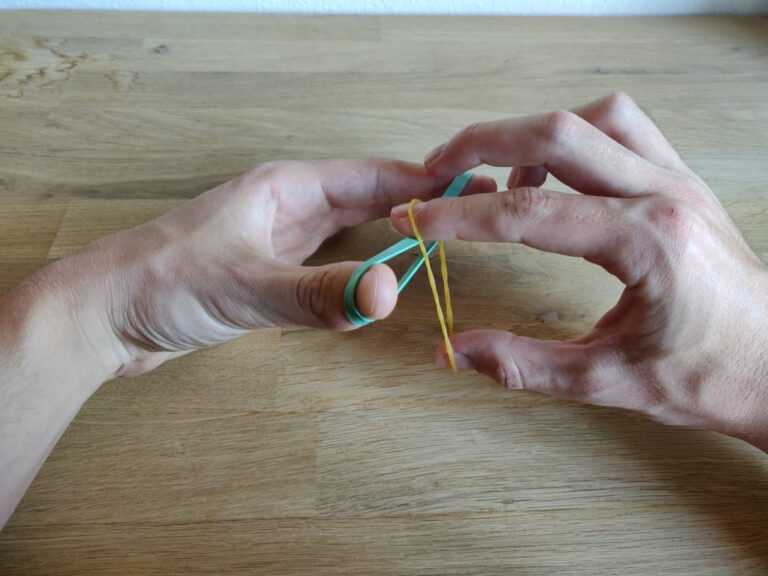 “Crazy Man’s Handcuffs”: Rubberband through rubberband trick
