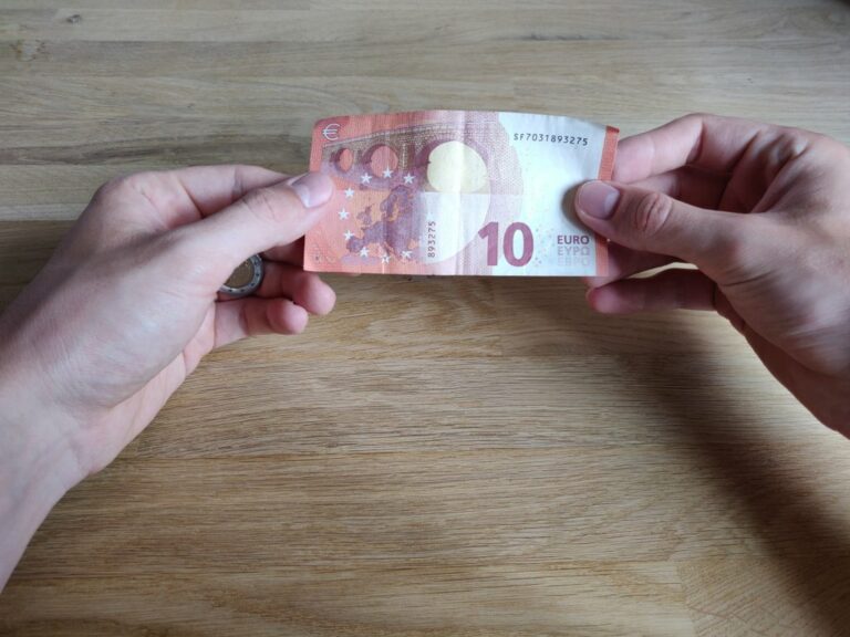 “Floating dollar bill” trick revealed: How to levitate money