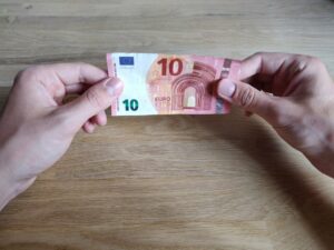 “Floating dollar bill” trick revealed: How to levitate money